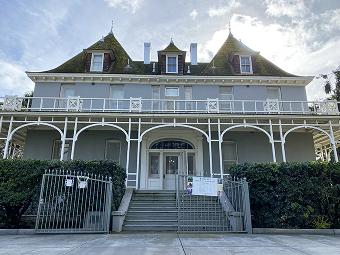 Historic architecture in Fresno tells stories of California's past. Some of the best entertainment in town is simply looking up.