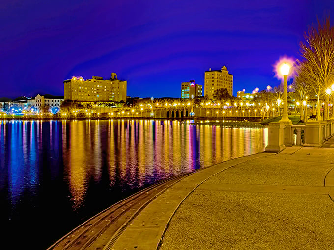 Lakeland after dark – the lights reflecting off water that costs nothing to admire.