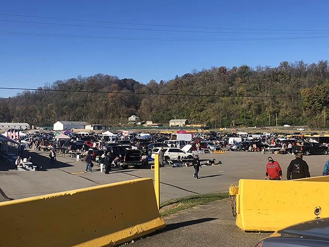 The ultimate weekend adventure! Trader Jack's sprawling market draws crowds of shoppers hunting for everything from tools to collectibles.