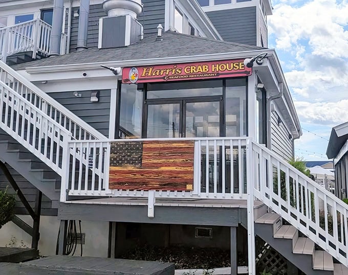 The unassuming exterior of Harris Crab House hides seafood treasures within, like finding the Hope Diamond at a yard sale.