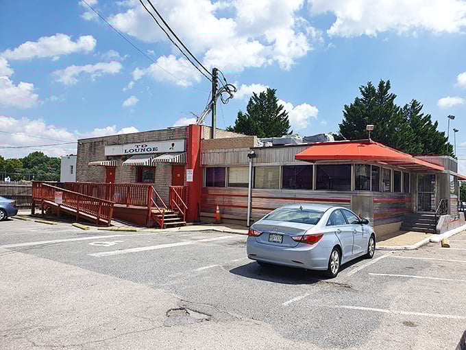 The gleaming stainless steel exterior with its distinctive red awning stands like a time machine on Route 1, beckoning hungry travelers to step back into simpler times. 