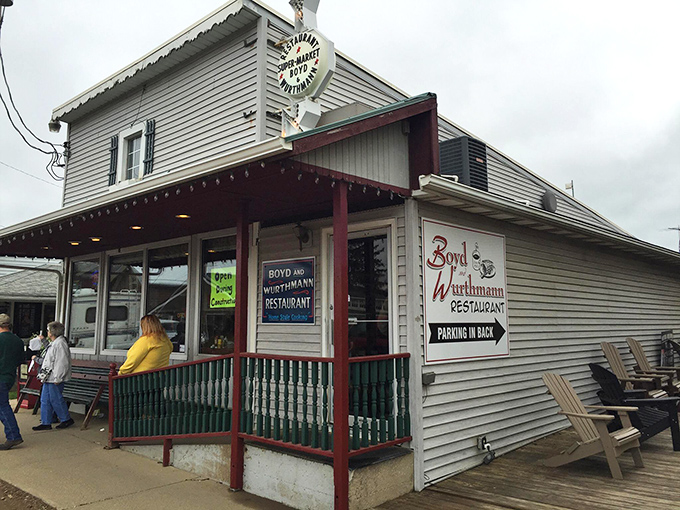 The unassuming white clapboard exterior of Boyd & Wurthmann stands like a time capsule in Berlin, Ohio—proof that culinary treasures often hide in plain sight.