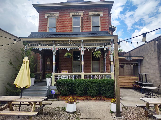 Victorian charm meets meat sweats! This beautifully preserved building proves that sometimes the best BBQ comes from the most unexpected places.