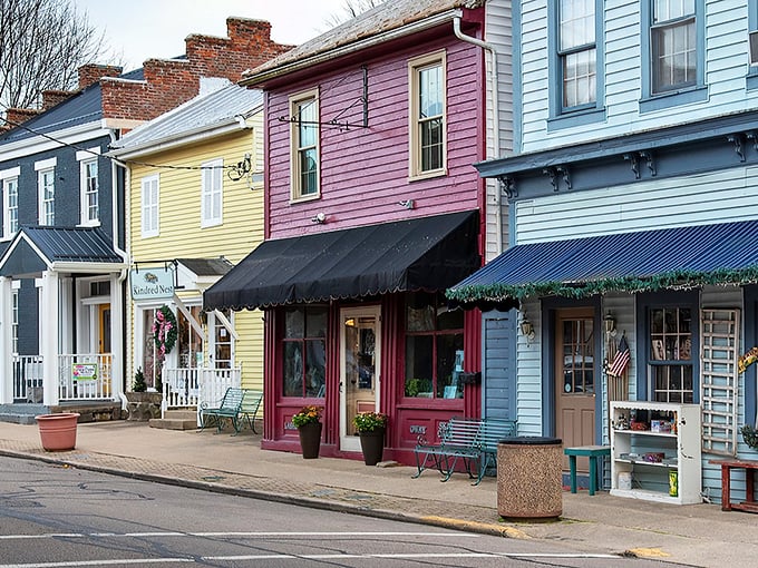 Waynesville's rainbow-hued storefronts aren't just pretty faces—they're living history books with better window displays and considerably fewer pop quizzes.
