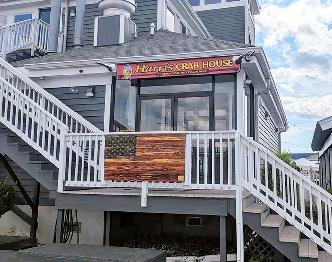 The unassuming exterior of Harris Crab House hides seafood treasures within, like finding the Hope Diamond at a yard sale.