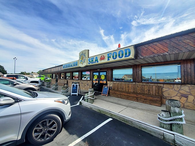 The unassuming exterior of Meding's Seafood hides Delaware's coastal treasure—proof that the best seafood joints never waste money on fancy facades when there's crab to perfect.