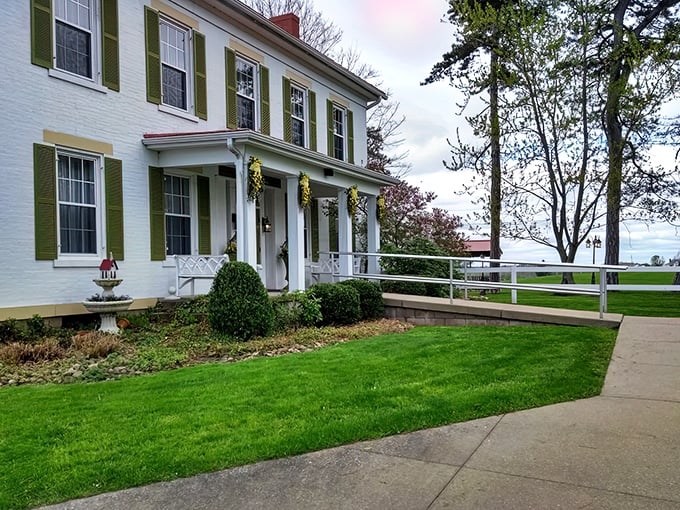 The white farmhouse stands like a culinary lighthouse, beckoning hungry travelers across the rolling Ohio countryside.
