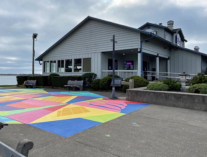 The unassuming gray exterior of Mo's belies the culinary treasures within—like finding a pearl in the most ordinary-looking oyster on the beach.