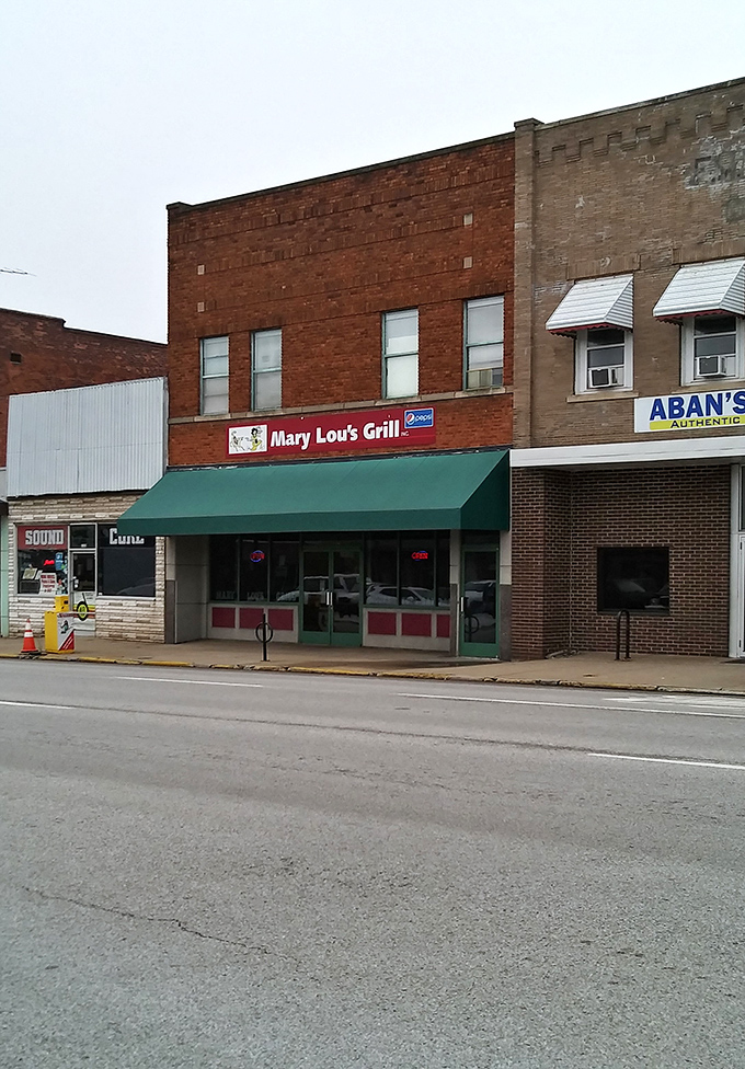 The unassuming brick storefront with its signature green awning stands as a beacon of breakfast hope on South Illinois Avenue in Carbondale.