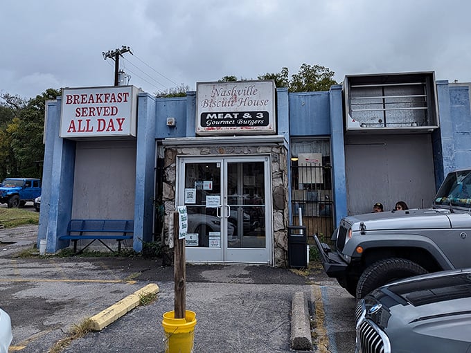 Rain or shine, this unassuming blue building on Gallatin Pike houses breakfast treasures that locals have been keeping to themselves for too long.