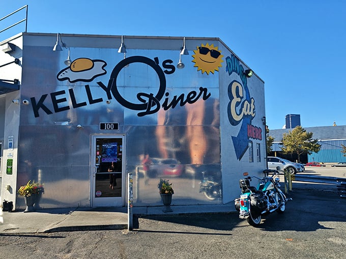 The silver exterior of Kelly O's shines like a beacon of breakfast hope, complete with a sunny-side-up egg logo that practically winks at hungry passersby.