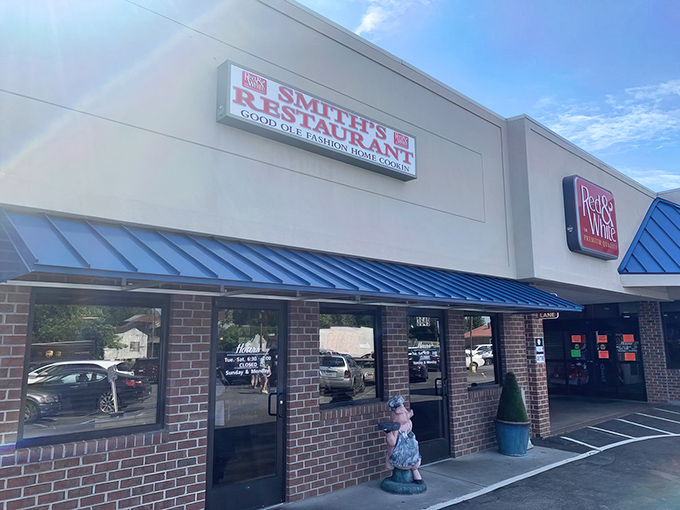 Smith's Restaurant welcomes you with its unpretentious brick exterior and bright blue awning—proof that culinary treasures often hide in plain sight.