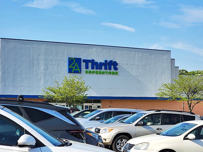A full parking lot tells the story – Pennsylvania's thrift enthusiasts know where to find the good stuff. Secondhand paradise awaits.