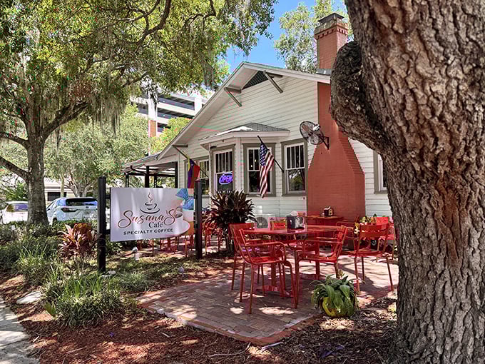 This bright white bungalow, dressed in bold red patio furniture, all but shouts ‘pull up a chair!’—Susana’s exterior is pure Florida-casual charm.