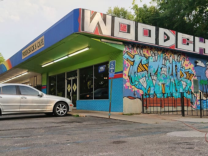 That vibrant exterior promises good things inside – and the graffiti art adds unexpected Tallahassee street cred to your breakfast plans.
