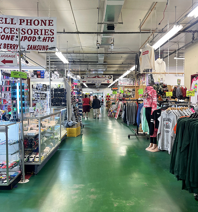 The iconic entrance sign promises not just shopping but an adventure. "Food Trucks Heaven" isn't just marketing—it's a delicious bonus to your treasure hunt.
