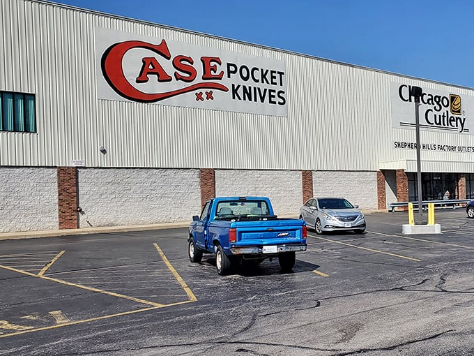 The exterior of Shepherd Hills Factory Outlets announces its specialty loud and clear—serious cutlery for serious collectors and cooks alike. 