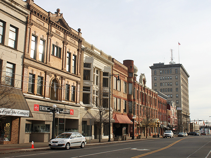 Downtown Warren's historic architecture stands as a testament to Ohio craftsmanship, where yesterday's elegance meets today's small-town charm.