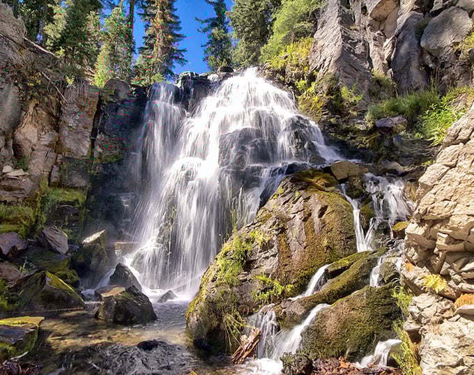 Nature's masterpiece in full display – Kings Creek Falls cascades down volcanic rock in a hypnotic rhythm that makes your worries evaporate faster than the mist.