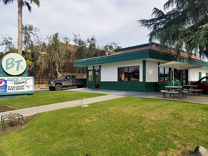 A closer look at this Visalia landmark reveals the perfect spot for outdoor dining under palm trees and pines—California casual at its finest.