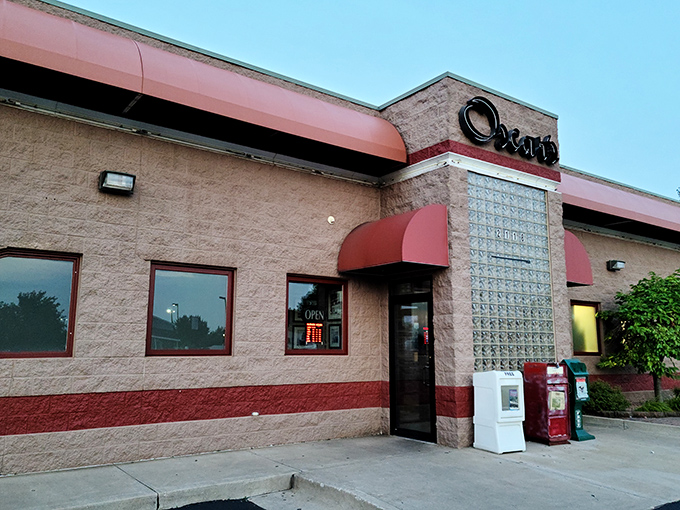 The sunset glow on Oscar's exterior isn't just lighting—it's a beacon calling hungry souls to breakfast paradise.