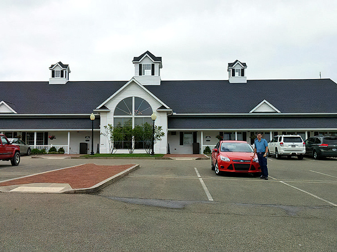 This isn't just a restaurant – it's where breakfast dreams come to life in Ohio's countryside.