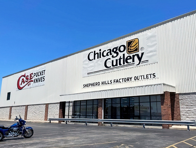 The exterior of Shepherd Hills Factory Outlets announces its specialty loud and clear—serious cutlery for serious collectors and cooks alike. 