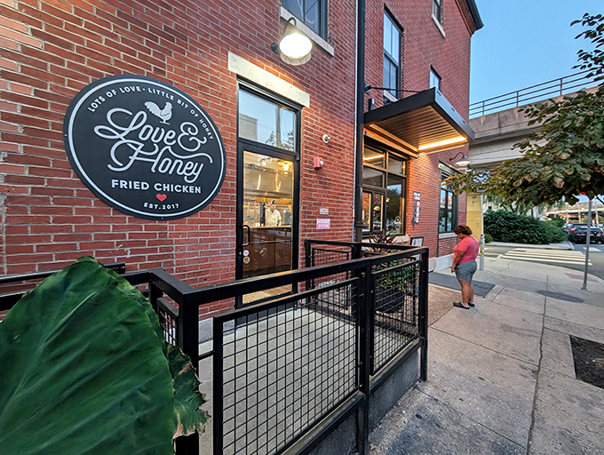 As evening approaches, the warm glow from inside beckons hungry Philadelphians like a lighthouse for the famished. The brick exterior practically radiates deliciousness.