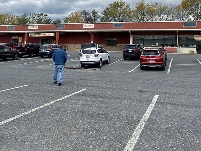 The unassuming exterior of Cackleberry Farm Antique Mall proves that treasure-hunting paradises don't always advertise themselves. Like a poker player with a royal flush, it keeps its best cards hidden inside.