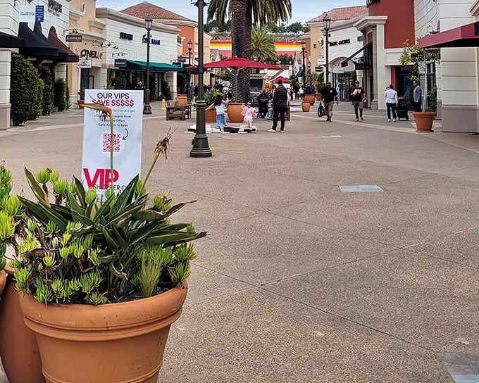 Palm trees and Mediterranean architecture create the illusion you're on vacation instead of a shopping spree. The VIP sign knows what we're all thinking: save those dollars!