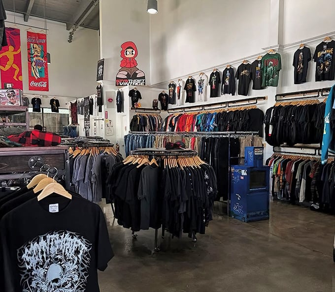 Vintage paradise awaits! Szyn's meticulously organized racks transform secondhand shopping from chaotic scavenger hunt to delightful treasure expedition.