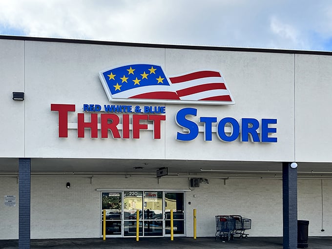 The patriotic facade promises treasure hunting adventures within. Like a retail version of the Declaration of Independence—but with better bargains.