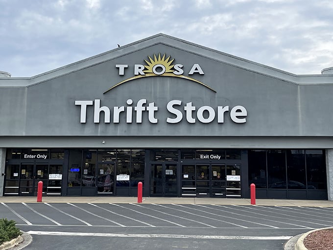 The entrance to thrift paradise – where your wallet breathes easy and your home décor dreams come true.