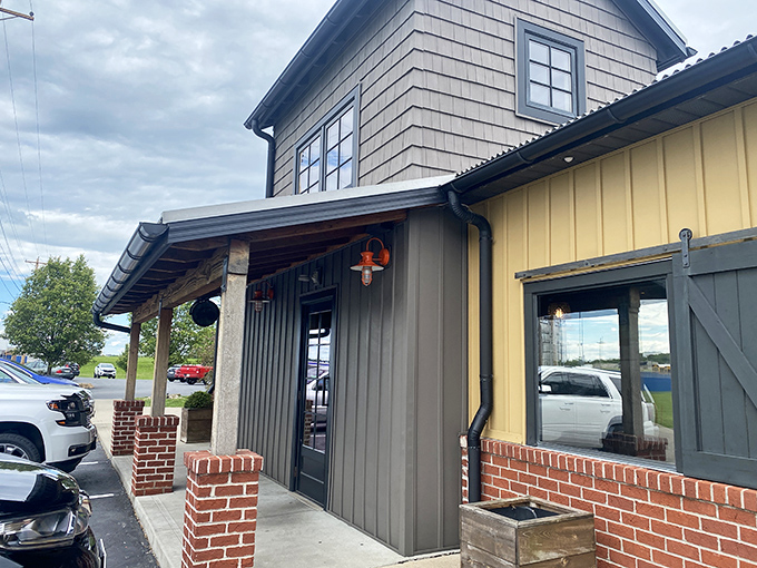 The unassuming exterior of Park Street Pizza proves once again that culinary treasures often hide in plain sight.