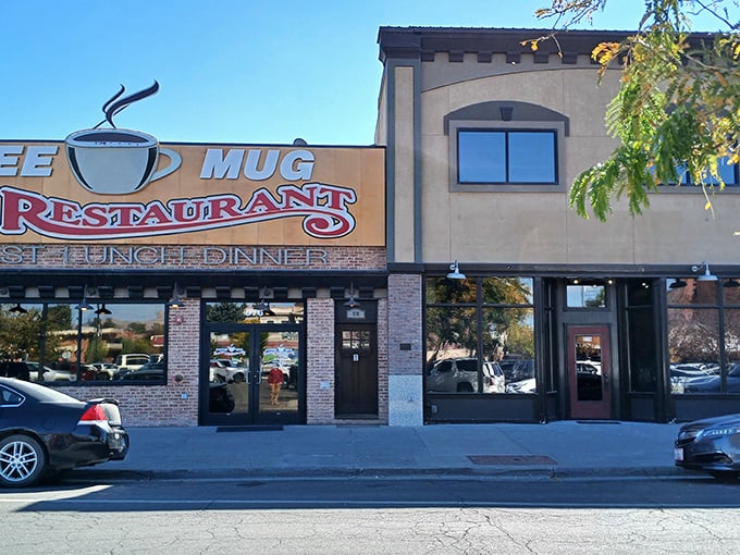 A classic American diner exterior that says "abandon your diet, all ye who enter here" – worth every delicious calorie.