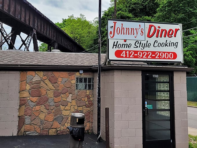 Home Style Cooking says it all – no fancy fonts needed when your food does the talking for you.