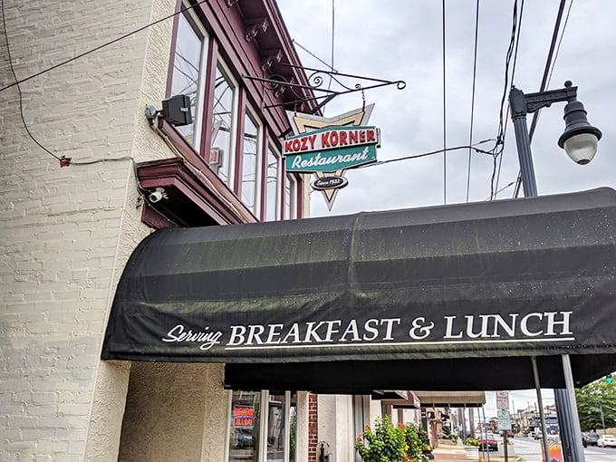 The iconic Kozy Korner sign beckons hungry Wilmingtonians like a breakfast lighthouse guiding ships to delicious harbor.