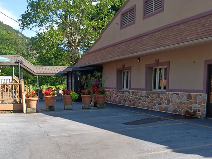 Stone meets stucco in this unassuming roadside gem. Like all great culinary adventures, Stoney Creek Inn proves you can't judge a restaurant by its façade.
