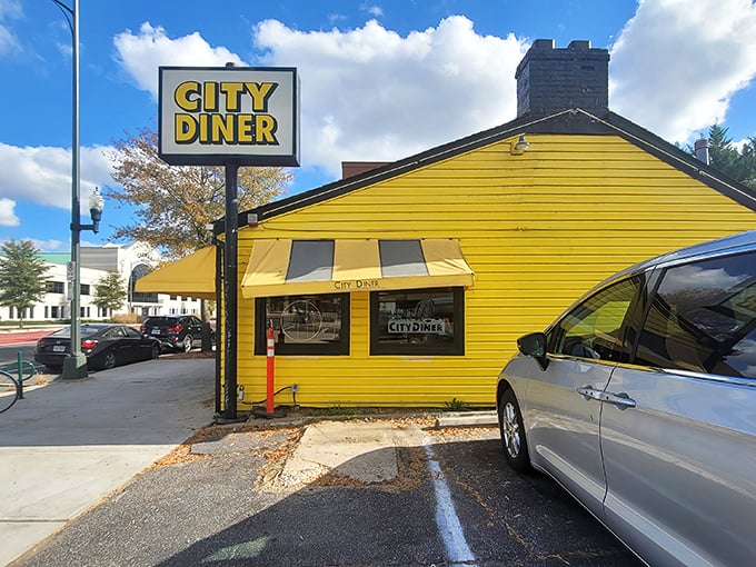 That sunshine-yellow exterior isn't just a building—it's a breakfast beacon calling to hungry Richmond souls from blocks away.