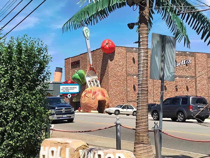 The architectural equivalent of "go big or go home"—Pasghetti's exterior features what might be the Midwest's most ambitious meatball and fork sculpture. Italian grandmothers everywhere are nodding in approval.