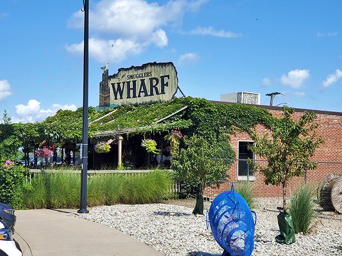 That ivy-covered exterior whispers "secret hideaway" louder than any neon sign ever could.