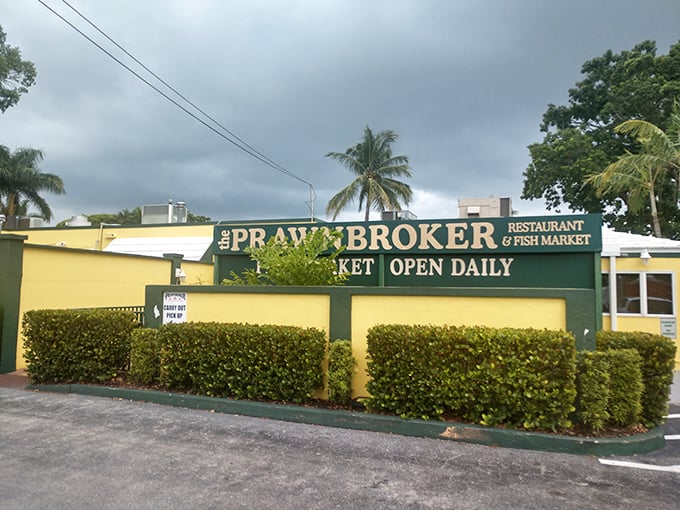 The yellow walls and swaying palms of The Prawnbroker stand like a cheerful beacon for seafood lovers. Florida architecture at its most honest – unpretentious yet promising.