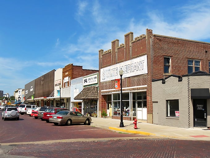 Sikeston spreads out like a welcoming handshake, proving small towns can think big without losing their soul.