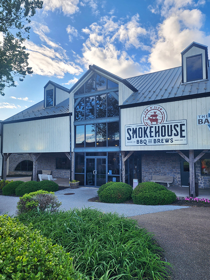 Like a barn-shaped dinner bell, this place calls out with the promise of smoky delights — good luck passing by without your stomach chiming in.