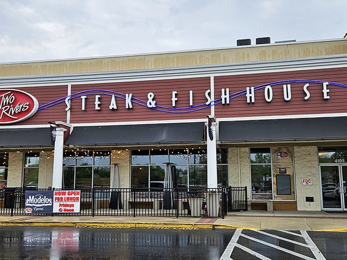 Rain or shine, this unassuming exterior hides culinary treasures within. The blue awning offers a hint of the maritime feast awaiting inside.
