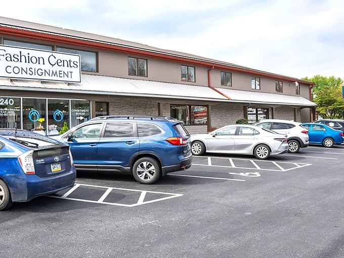 The unassuming exterior of Fashion Cents belies the treasure trove within—like finding a five-star restaurant in a strip mall.