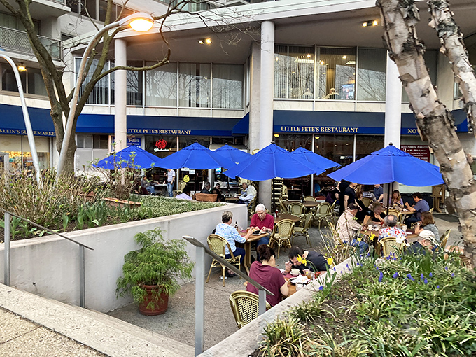 Little Pete's modern exterior might surprise first-timers, but don't worry—the classic diner soul lives inside those sleek walls. Philadelphia's culinary time capsule awaits.