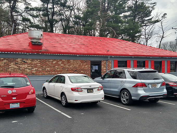 That iconic red roof isn't just eye-catching—it's a beacon of breakfast hope for hungry Delawareans seeking their morning salvation.