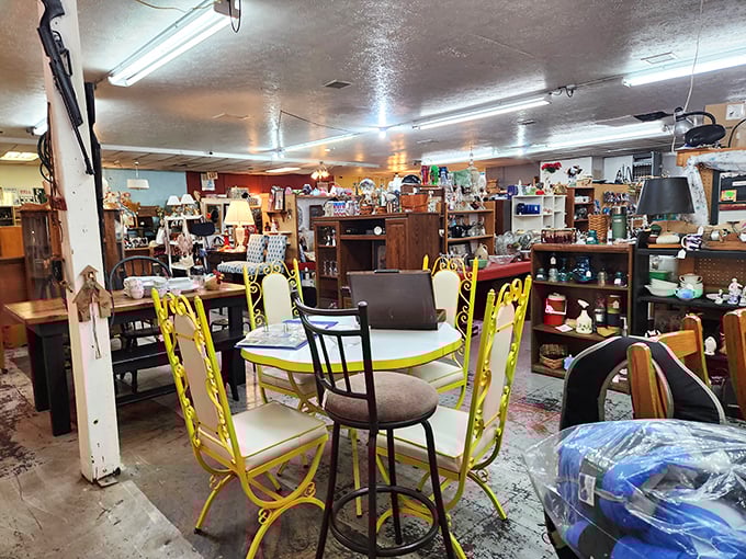 The treasure hunter's playground awaits! Homestead Flea Market's sprawling interior promises discoveries that'll make your bargain-hunting heart skip a beat.