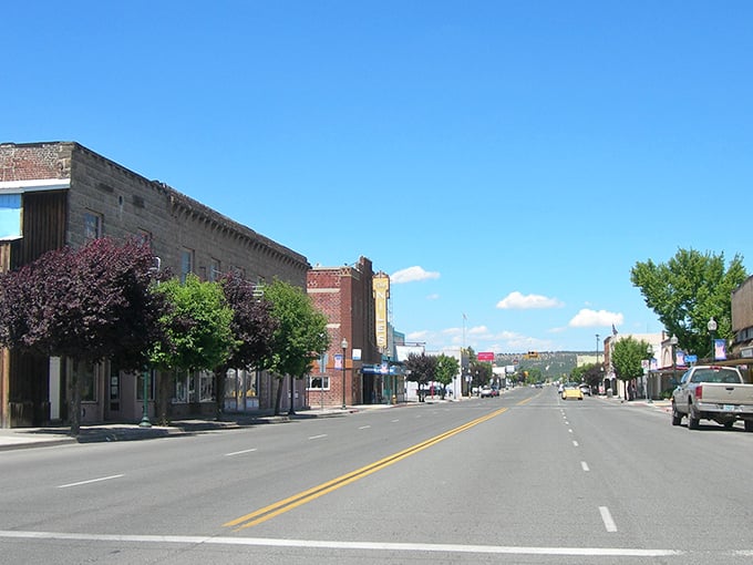 Main Street Alturas looks like a movie set where time decided to take a leisurely coffee break sometime in the 1950s.